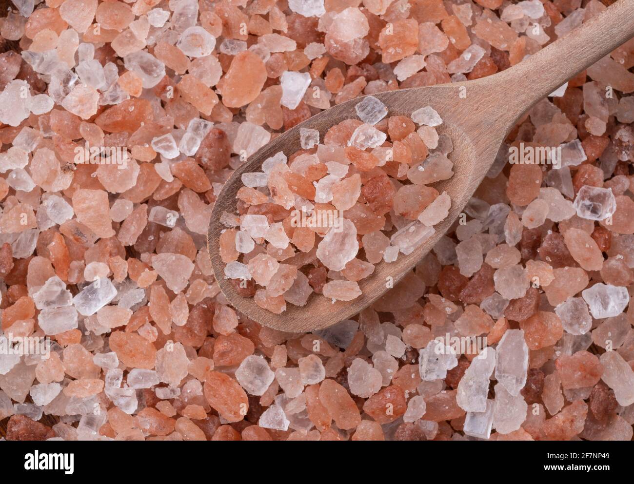 Himalayan pink salt on a spoon over wooden table Stock Photo - Alamy