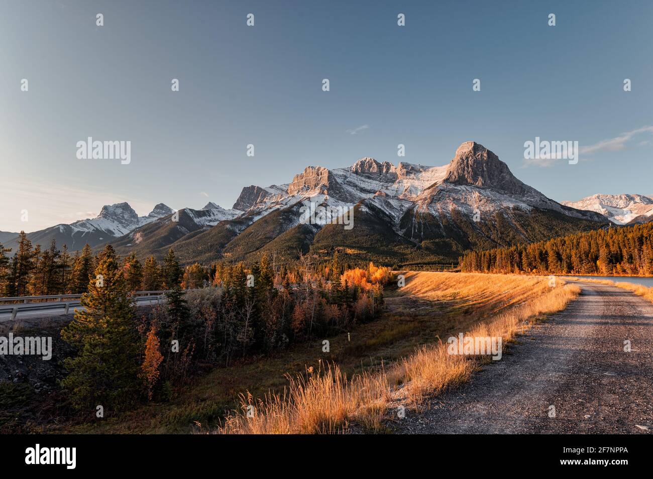 Sunrise on mount rundle hi-res stock photography and images - Alamy