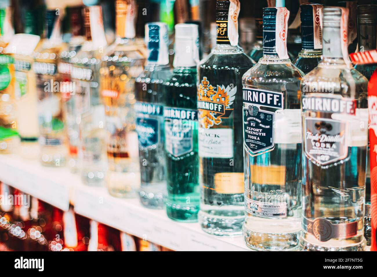 Alcohol showcase hi-res stock photography and images - Alamy