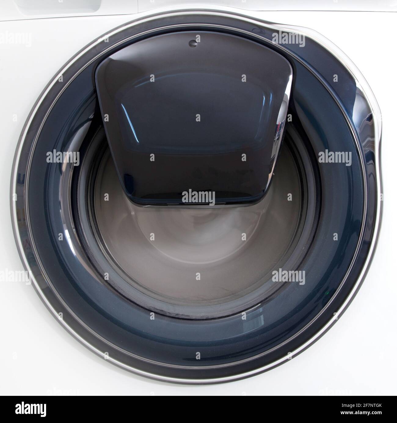 Washing machine filled with white laundry, full frame Stock Photo - Alamy