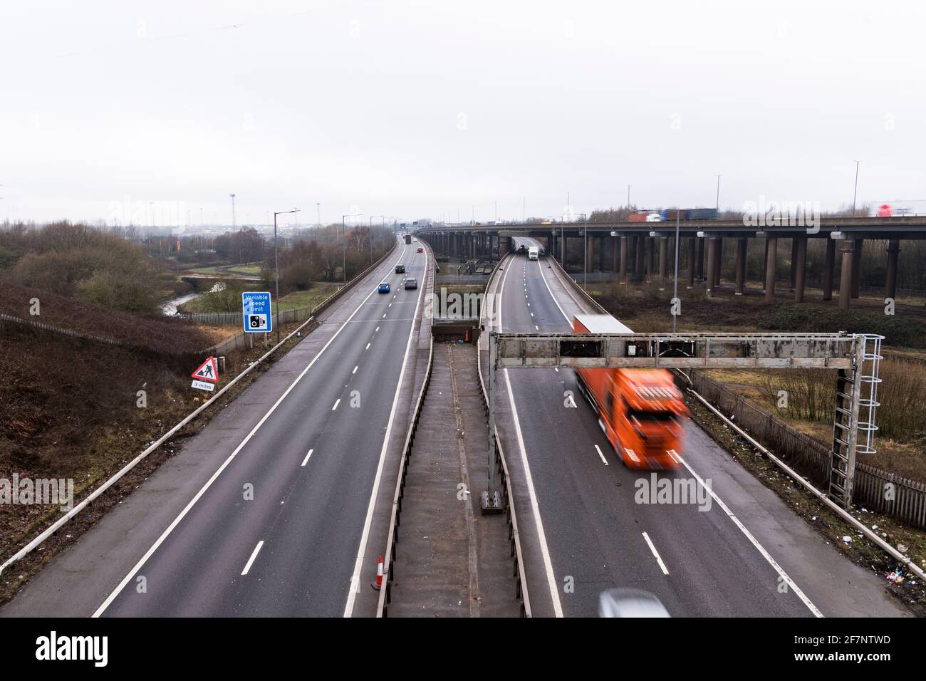 Raised motorway section hi-res stock photography and images - Alamy