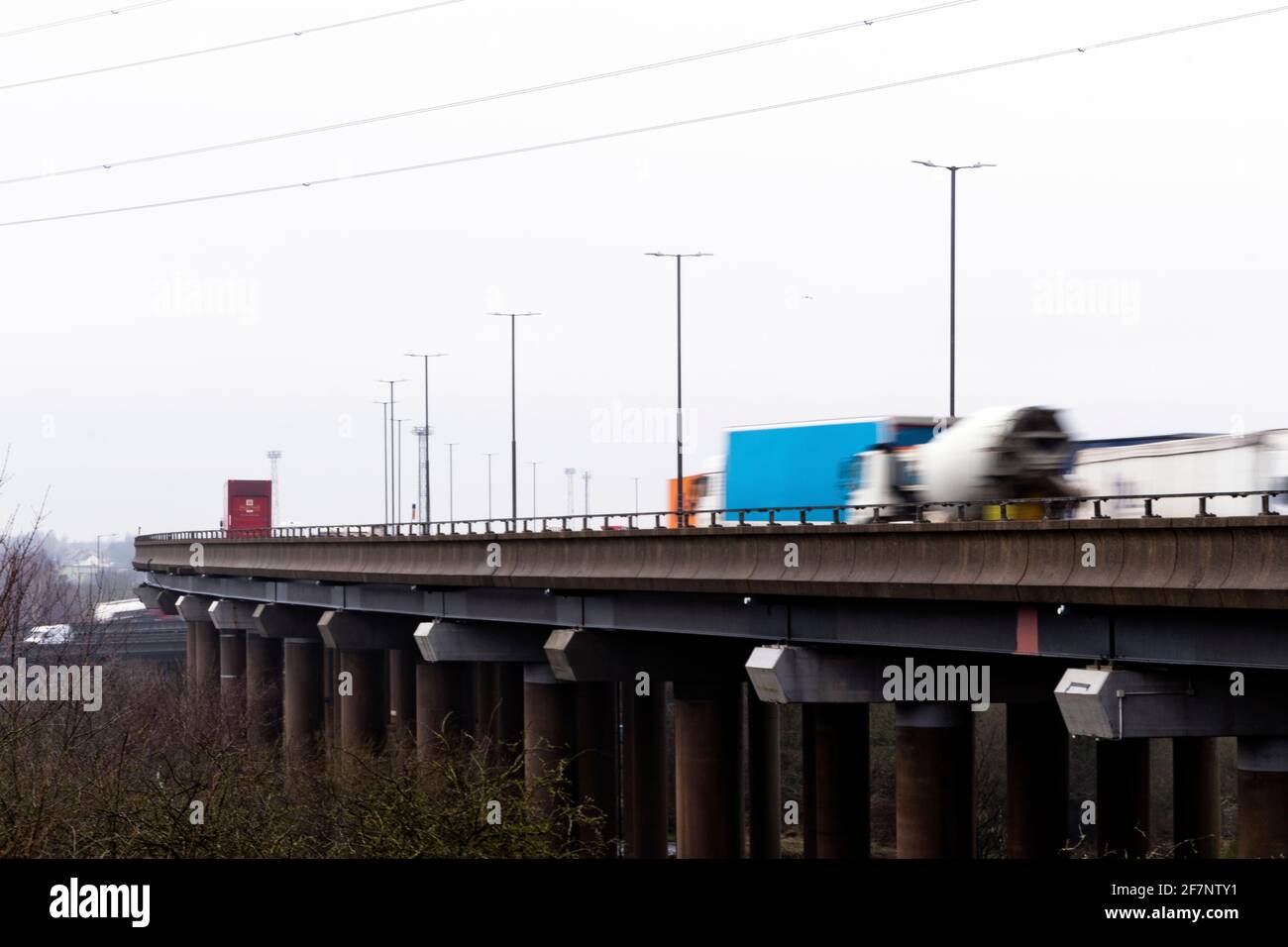 Raised motorway section hi-res stock photography and images - Alamy