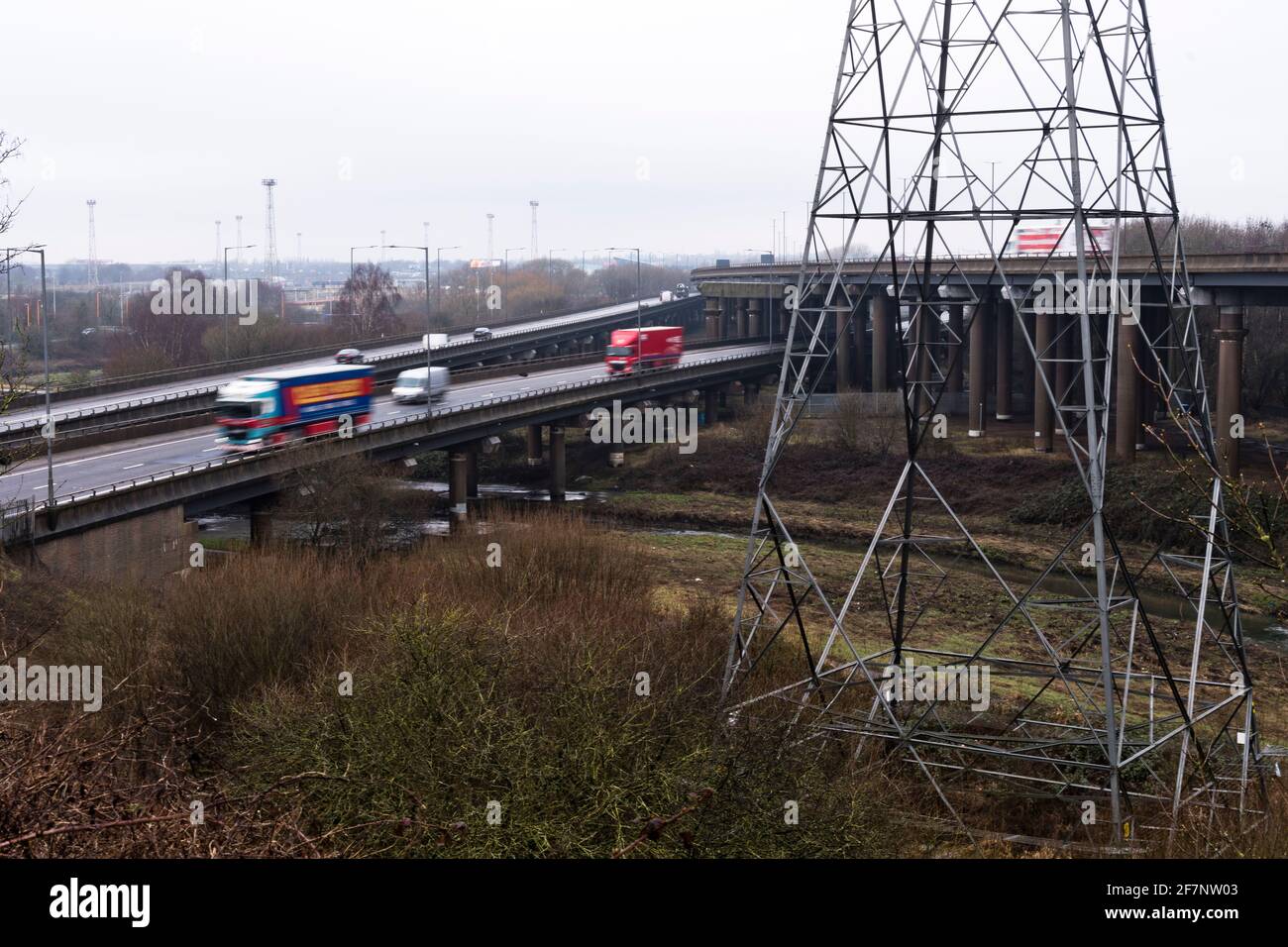Raised motorway section hi-res stock photography and images - Alamy