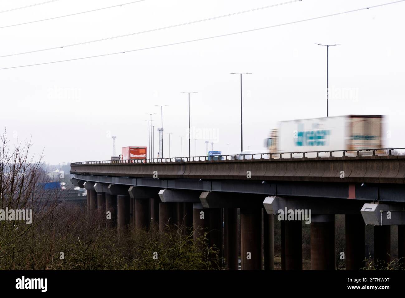 Raised motorway section hi-res stock photography and images - Alamy