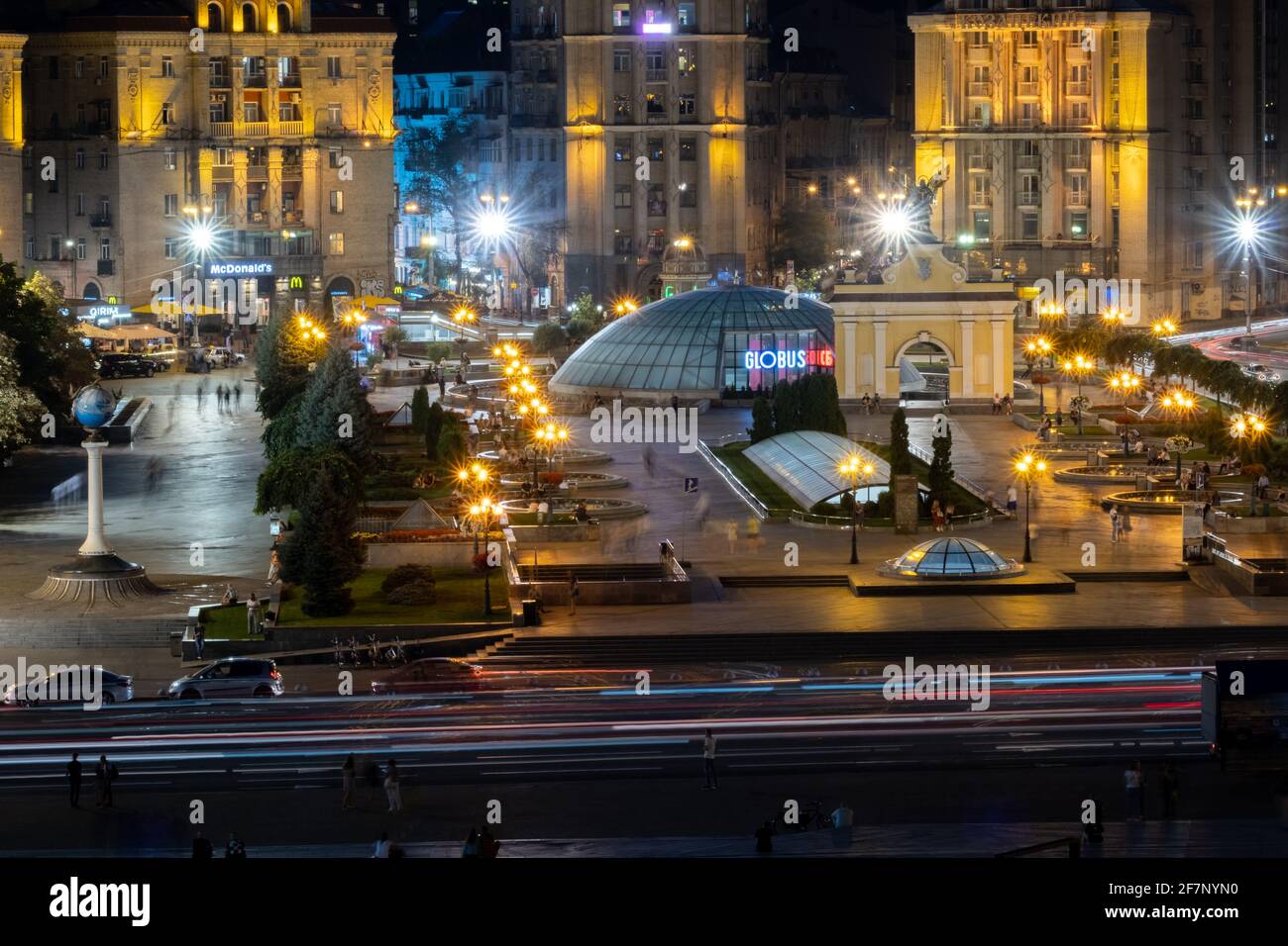 Independence square maidan nezalezhnosti statue hi-res stock ...