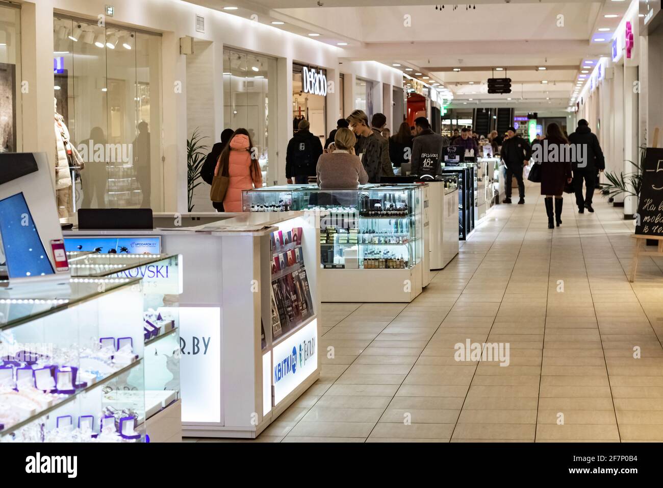 Modern indoor mall retail outlets hi-res stock photography and images ...