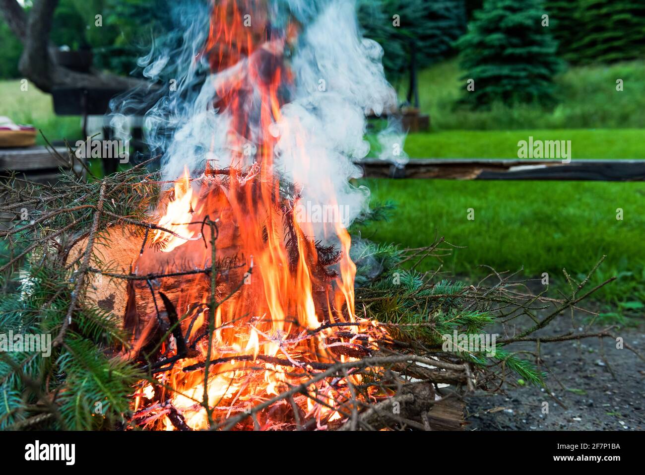 Burning bonfire hi-res stock photography and images - Alamy