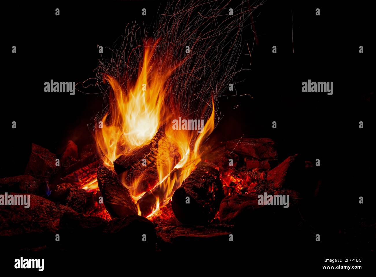 Big fire night hi-res stock photography and images - Alamy