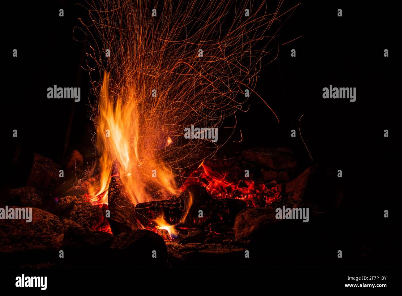 Big fire night hi-res stock photography and images - Alamy