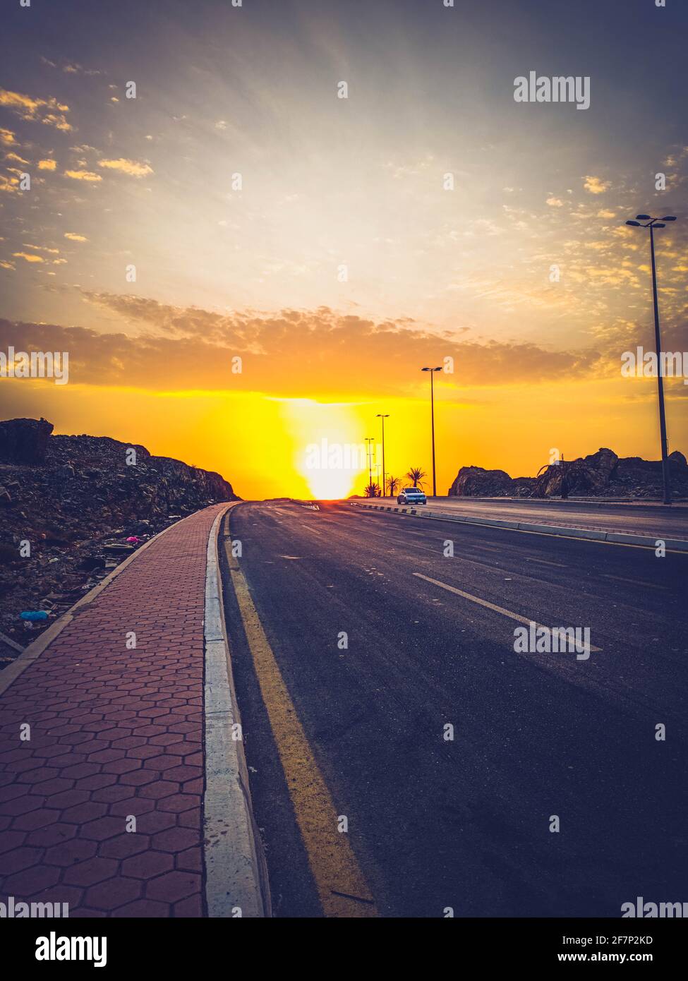 saudi arabian desert road Stock Photo - Alamy