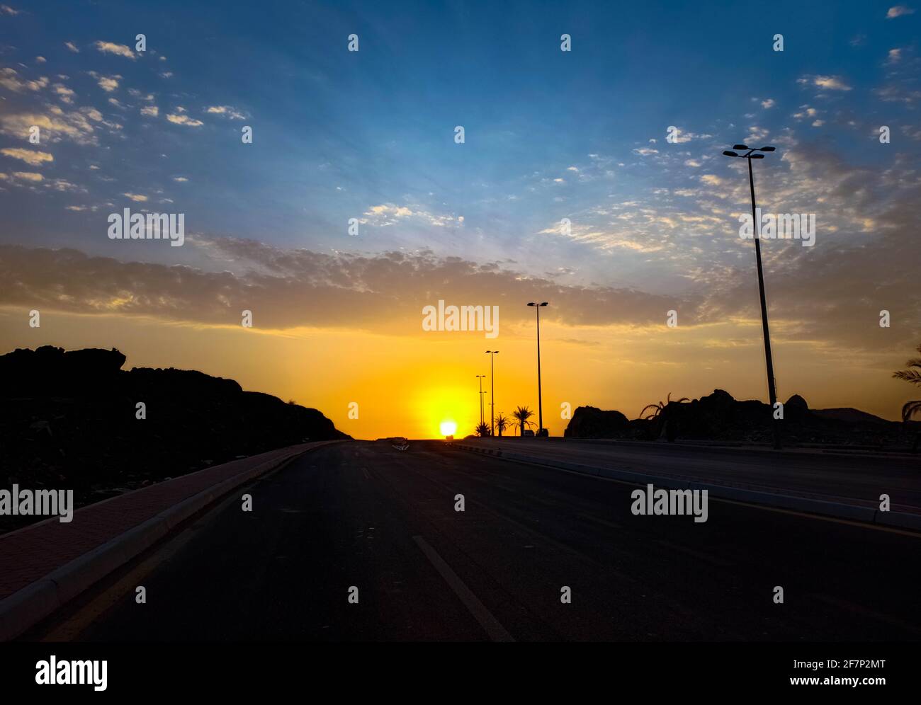 saudi arabian desert road Stock Photo - Alamy