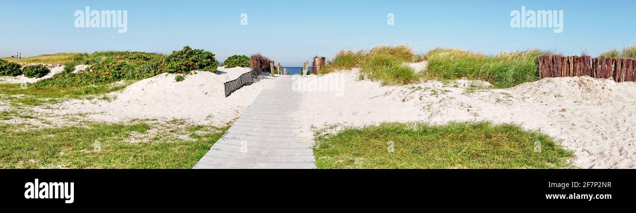 Beautiful view beach wooden path hi-res stock photography and images ...