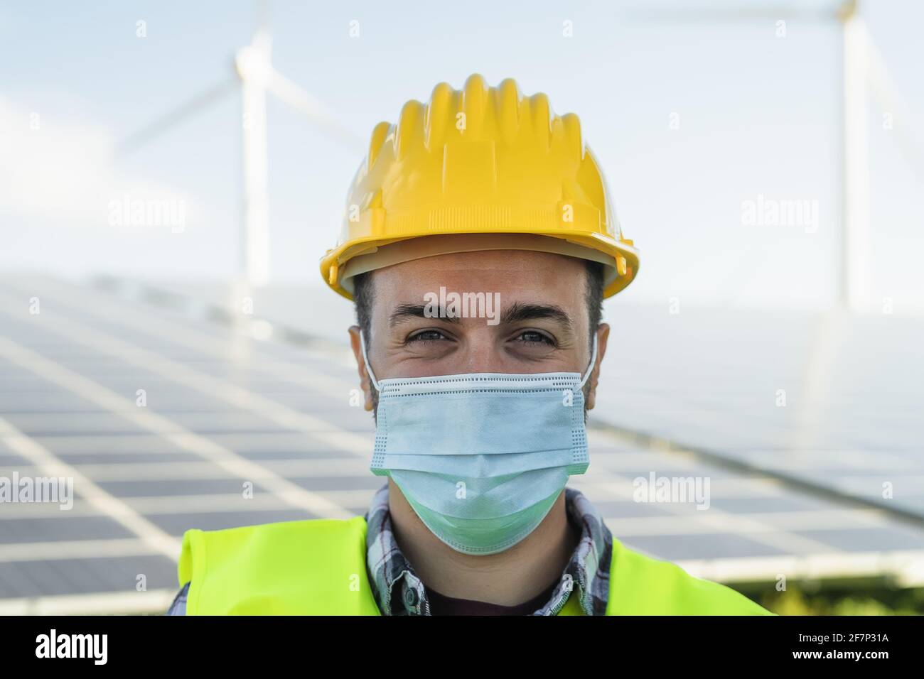 Worker mask wind turbine hi-res stock photography and images - Alamy