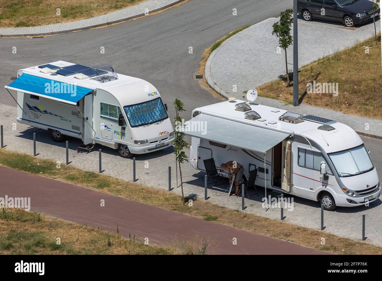 Side on motorhomes hi-res stock photography and images - Alamy