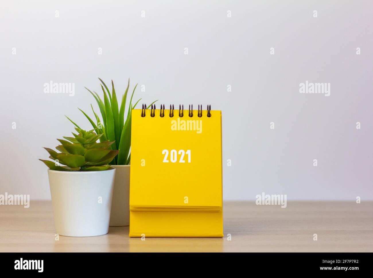 Tear-off calendar for 2021. Desktop calendar for planning, assigning ...