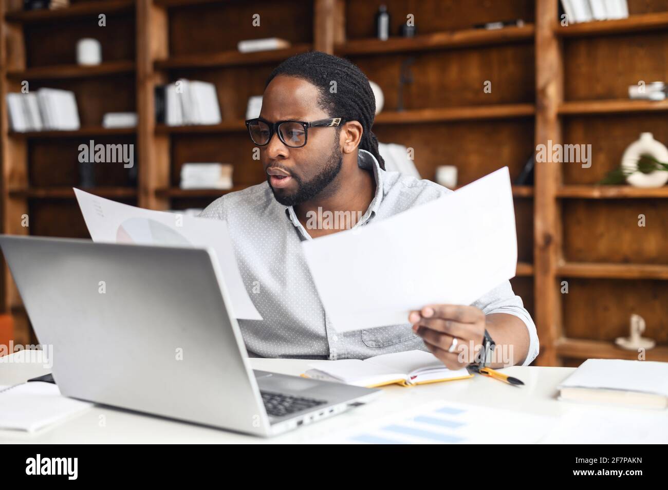 Workpaper hi-res stock photography and images - Alamy