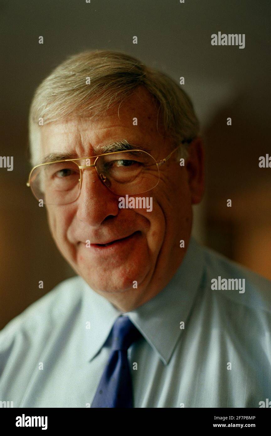 Sir Stanley Kalms Chairman of Dixons December 1999 Stock Photo - Alamy