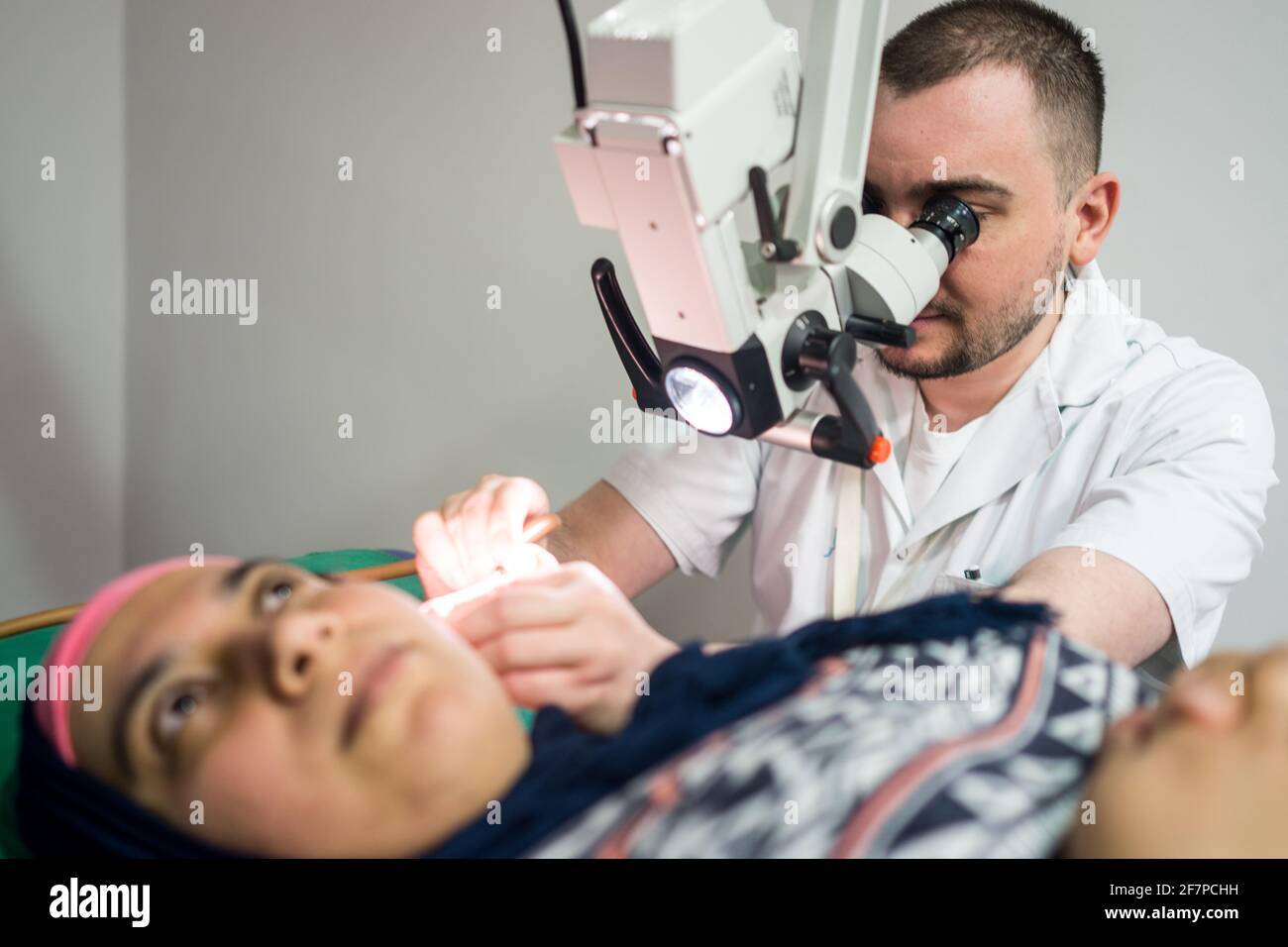 Ear microscope hi-res stock photography and images - Alamy