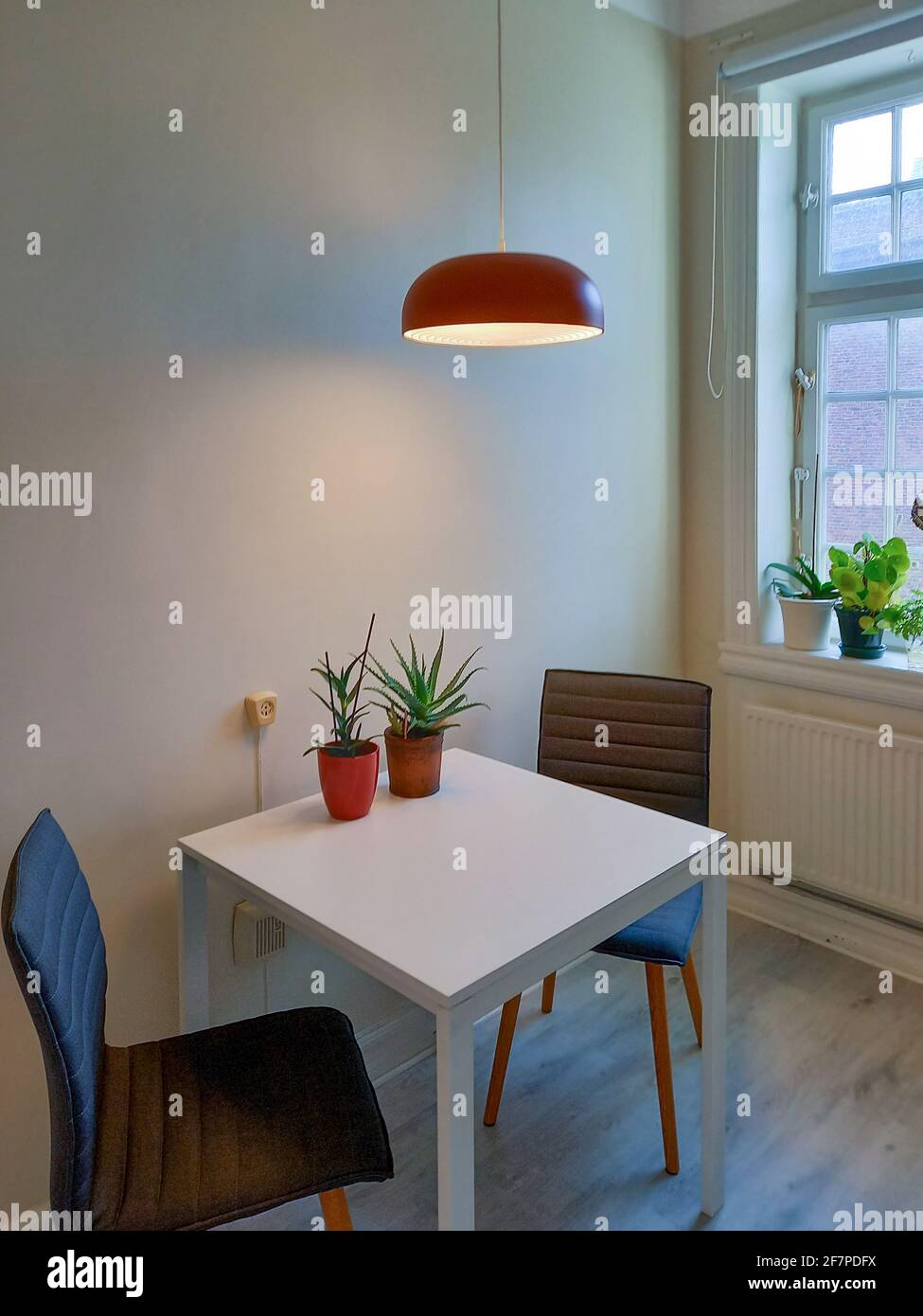 Simple indoor setting hi-res stock photography and images - Alamy