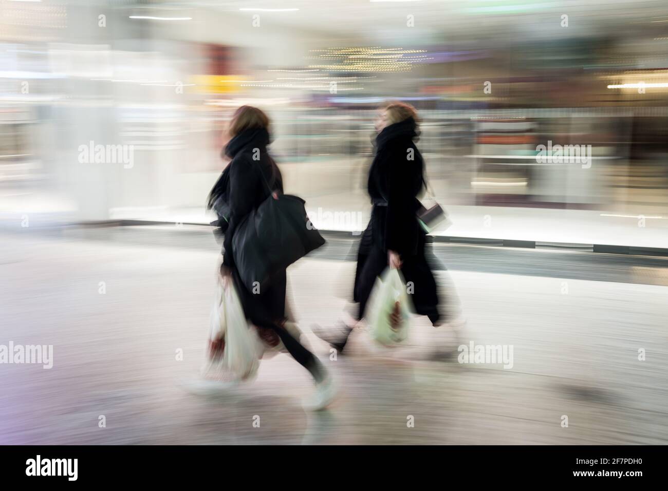 Rush evening hour and people in movement Stock Photo - Alamy