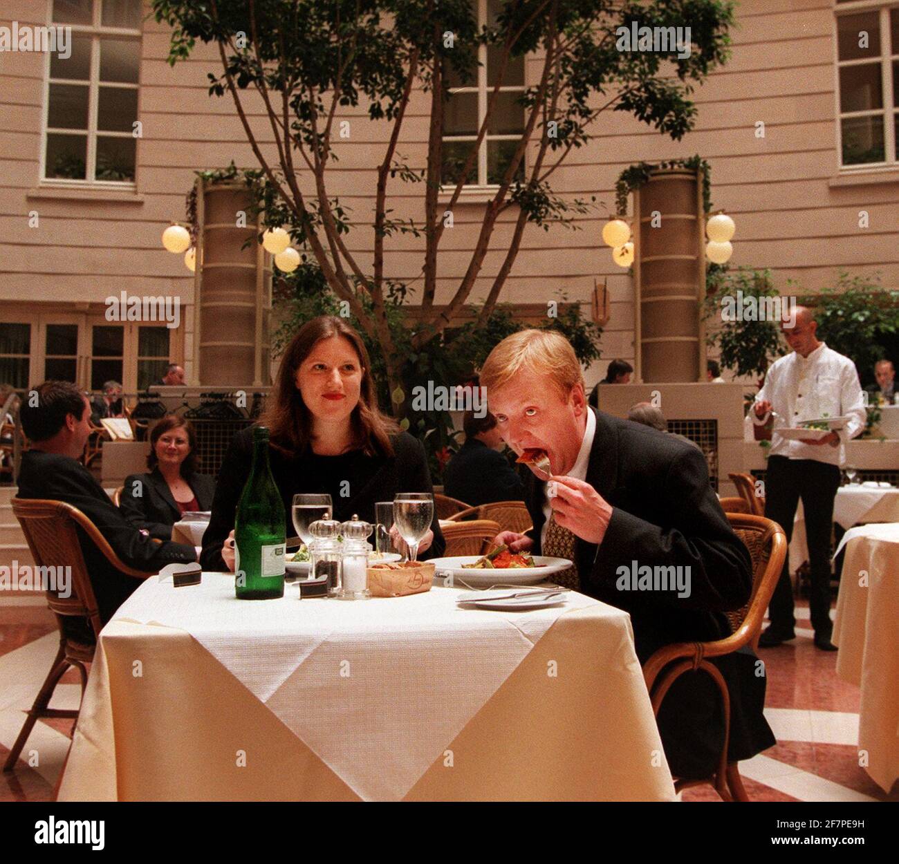CHARLES KENNEDY THE NEW LEADER OF THE LIBERAL DEMOCRATS HAS LUNCH AT ...