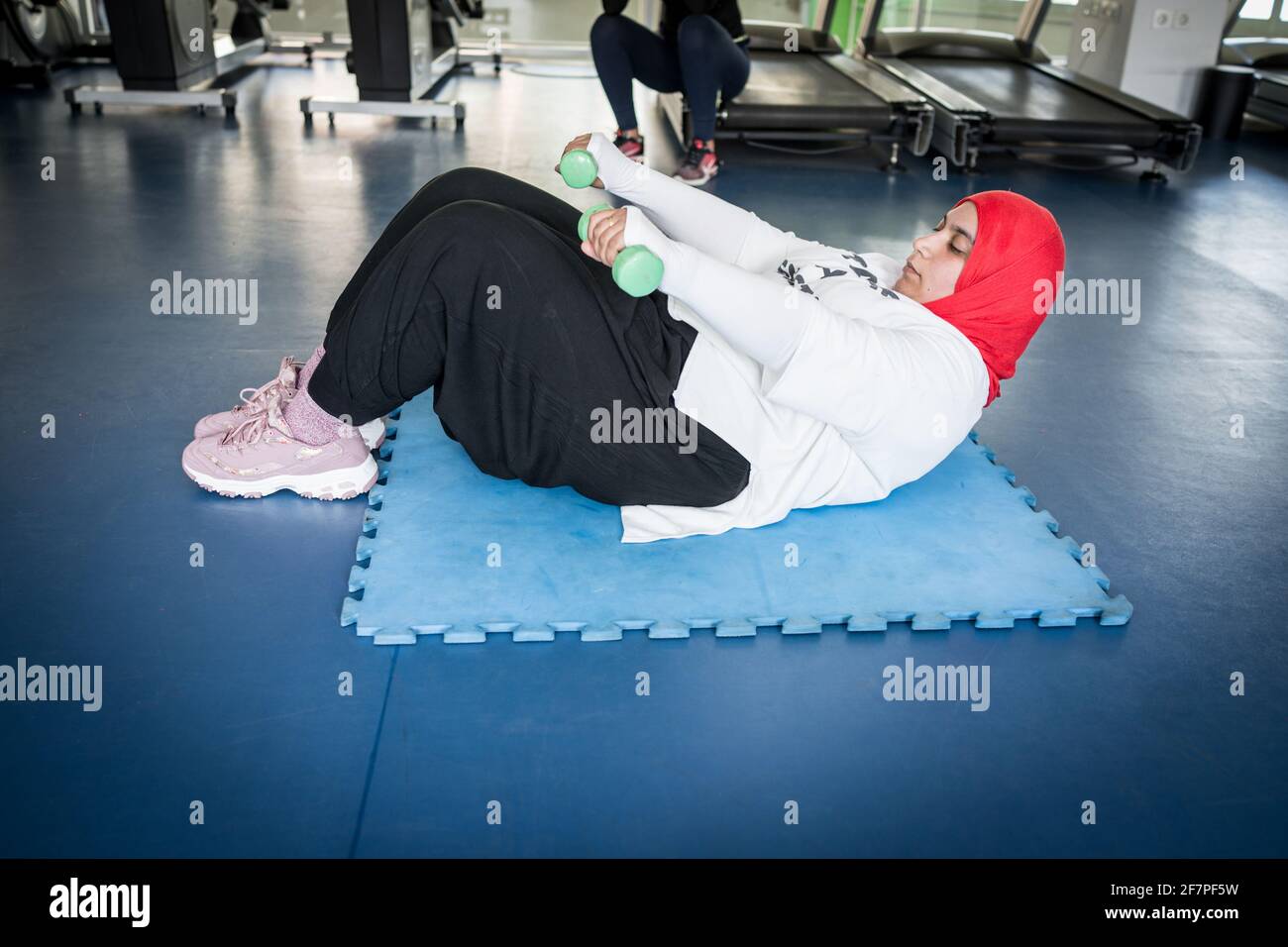 Arabic woman active working out in big gym Stock Photo - Alamy