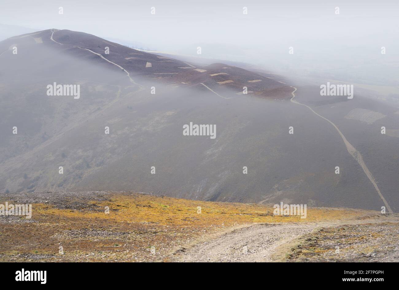 The path to Moel Morfydd from Moel y Gamelin comes clear from the mist ...