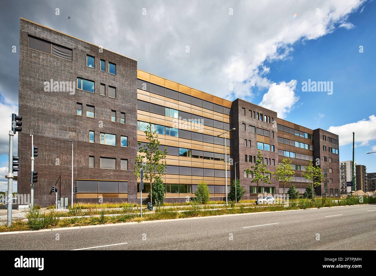 Modern condo building hi-res stock photography and images - Alamy