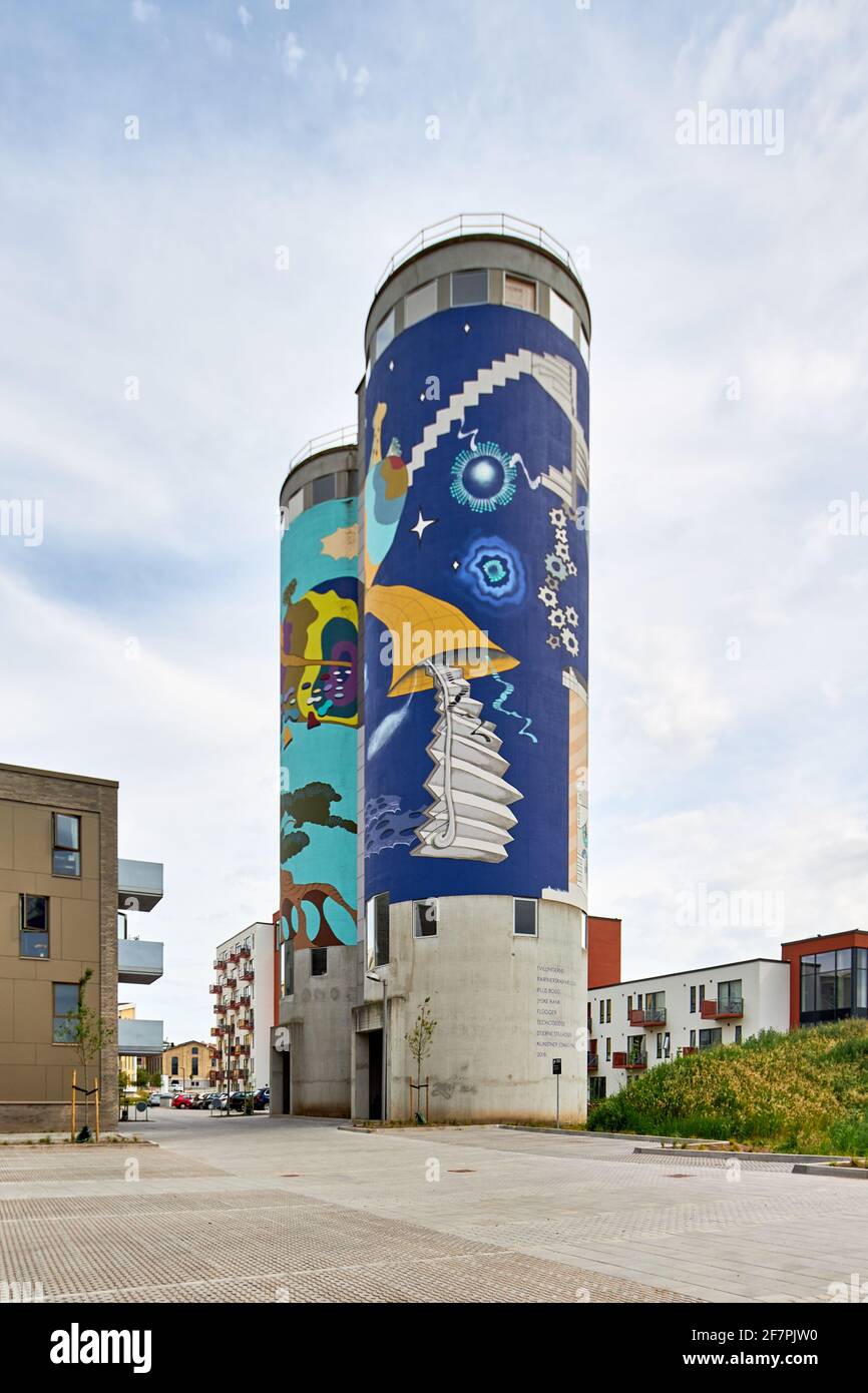 cylinder building with a mural painted on it Stock Photo - Alamy