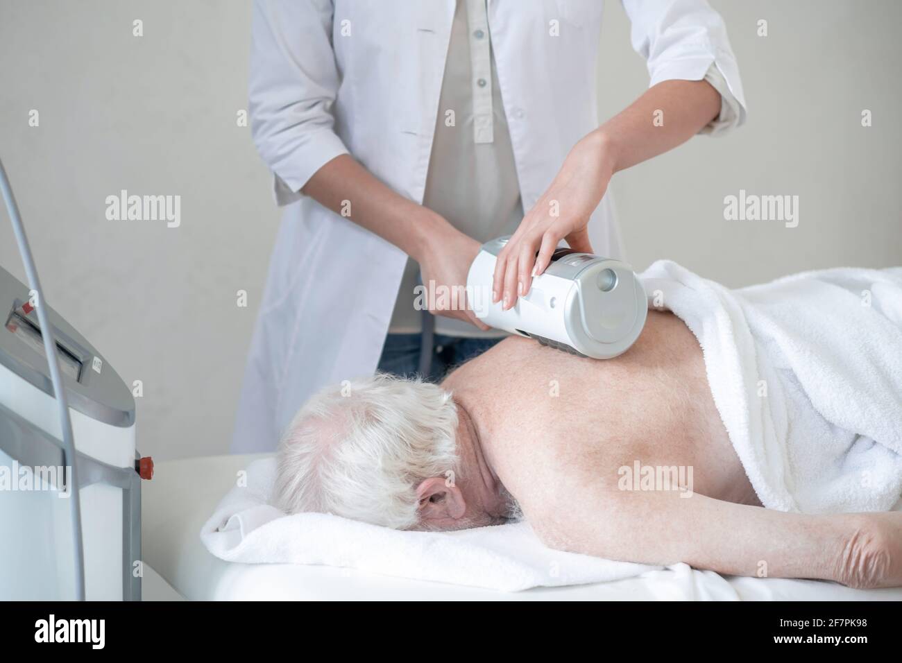 Ostheopatic hi-res stock photography and images - Alamy