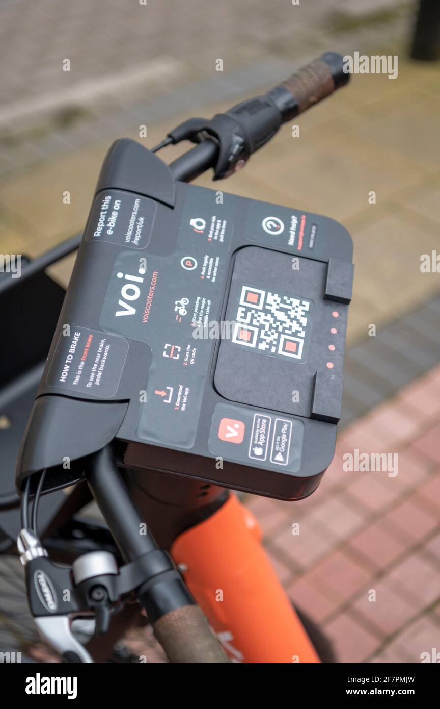 A Voi electric hire bike parked in Cambridge UK Stock Photo - Alamy