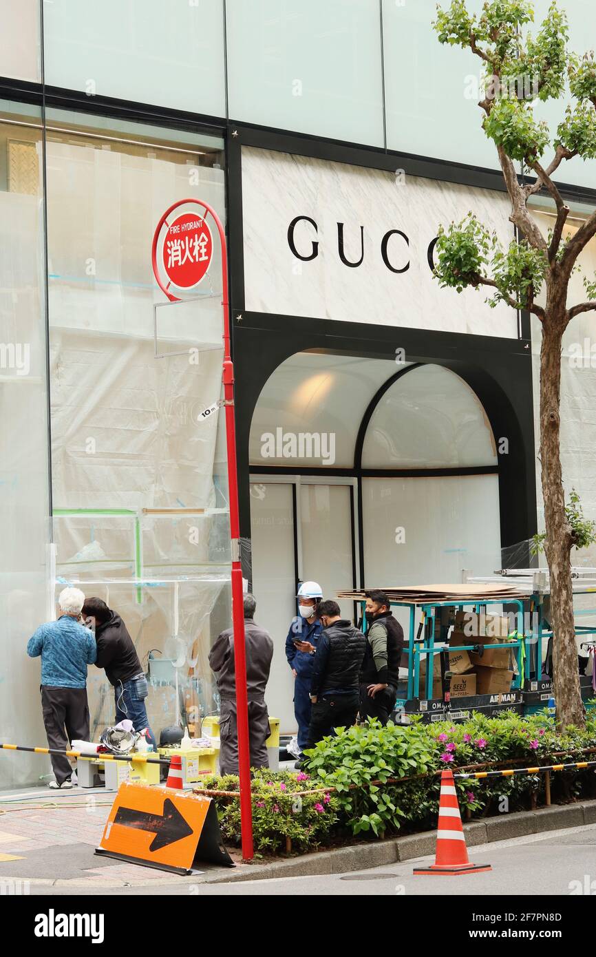Gucci shop front logo sign hi-res stock photography and images - Alamy
