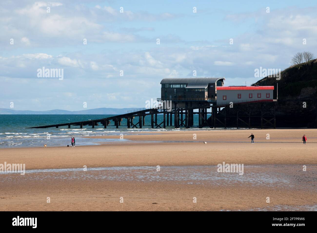 Tenby rnli station hi-res stock photography and images - Alamy
