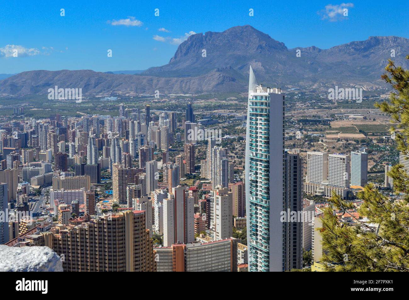 High rise building building color hi-res stock photography and images ...