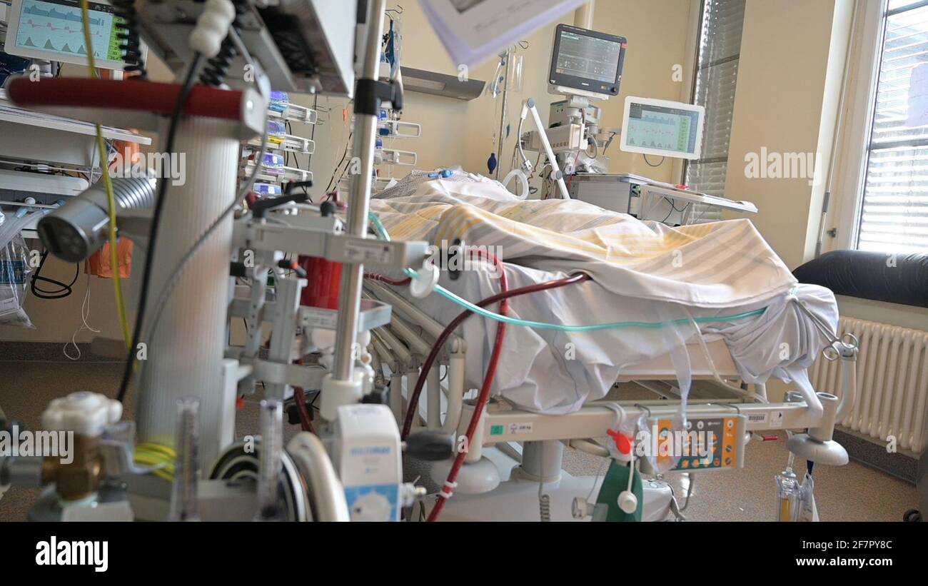 Icu ventilator hi-res stock photography and images - Alamy