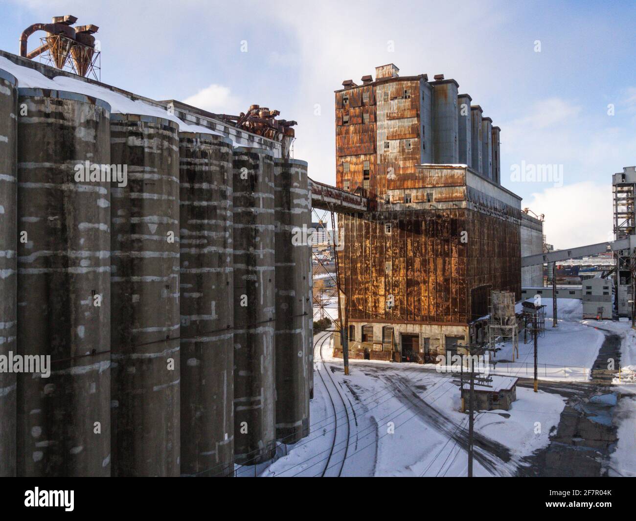 Abandoned rooftop hi-res stock photography and images - Alamy