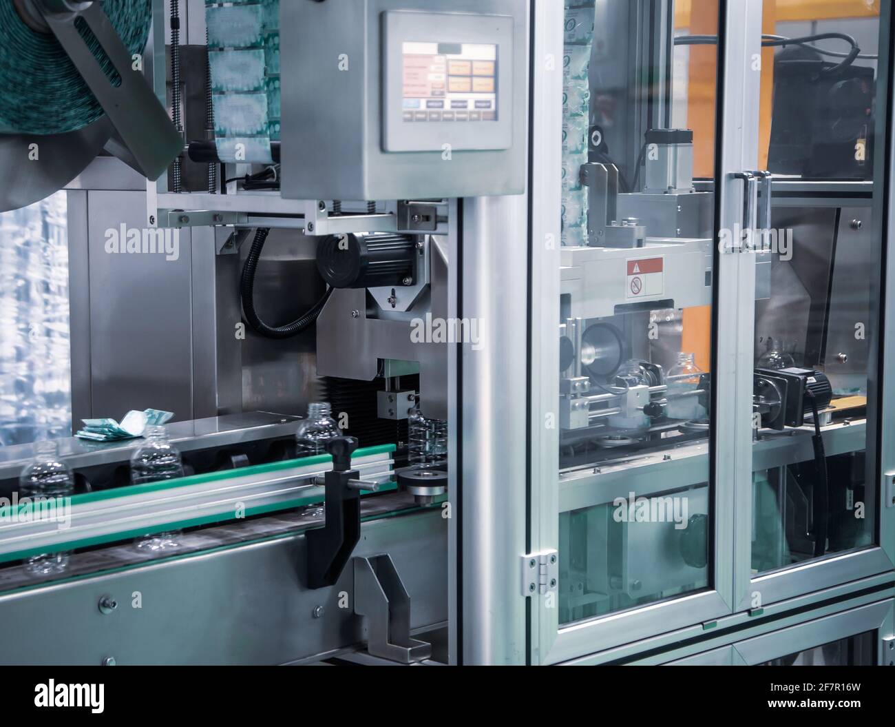 Process of PET plastic bottle on automatic sleeve labeling machine ...