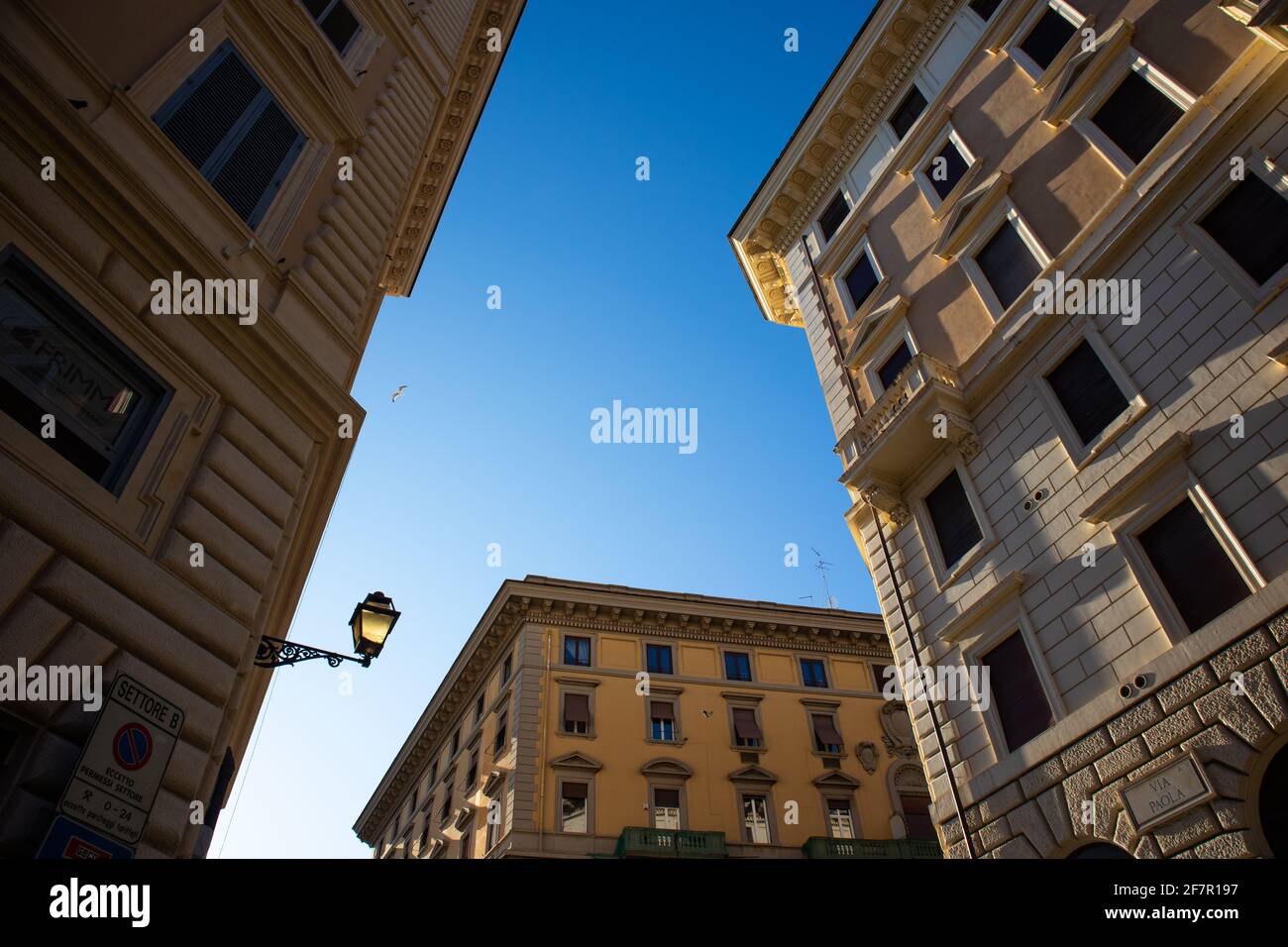 Via del Banco di Santo Spirito, Rome, Italy Stock Photo - Alamy