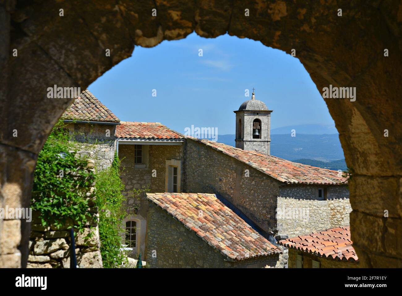 Stone arched view of vernacular Provençal architecture in the ...