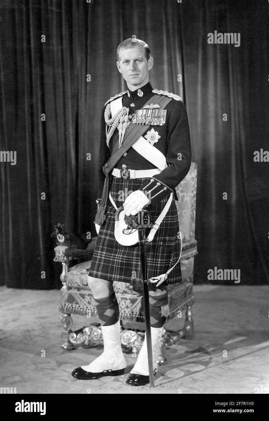 Prince philip in uniform hi-res stock photography and images - Alamy
