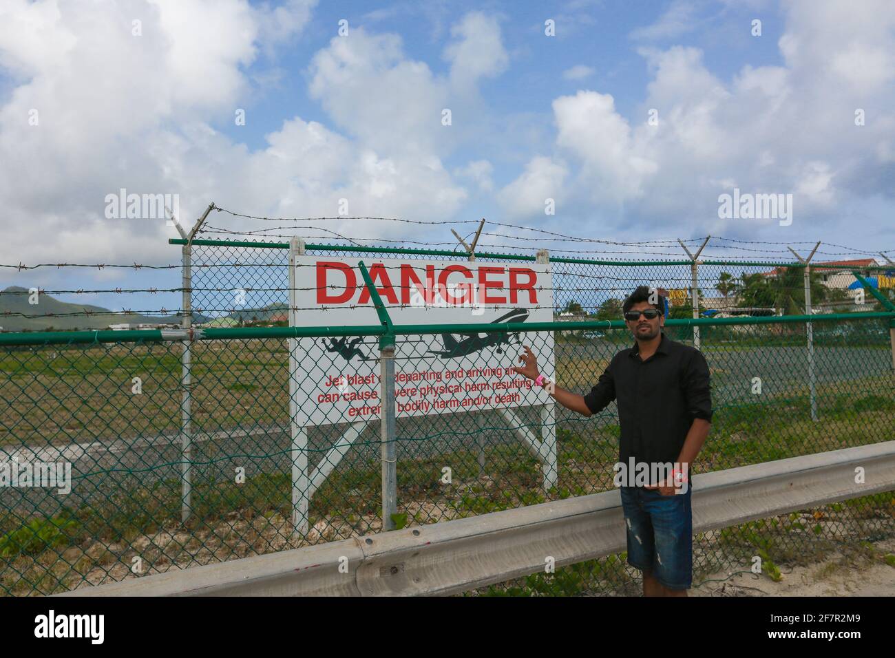 Beach spectator jet blast warning sign at the Maho Beach end of Juliana ...