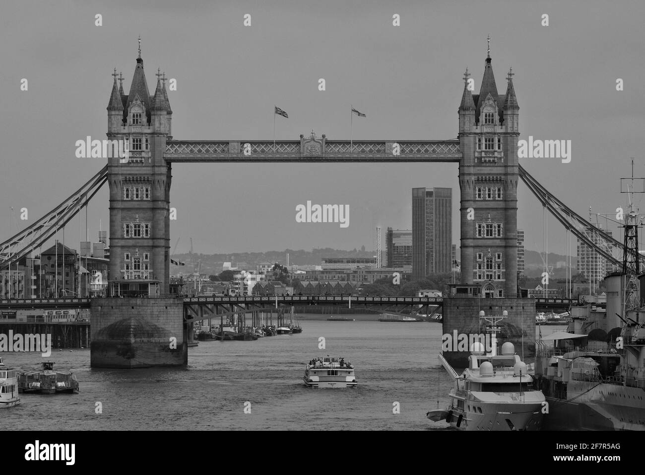 London tower bridge close up hi-res stock photography and images - Alamy