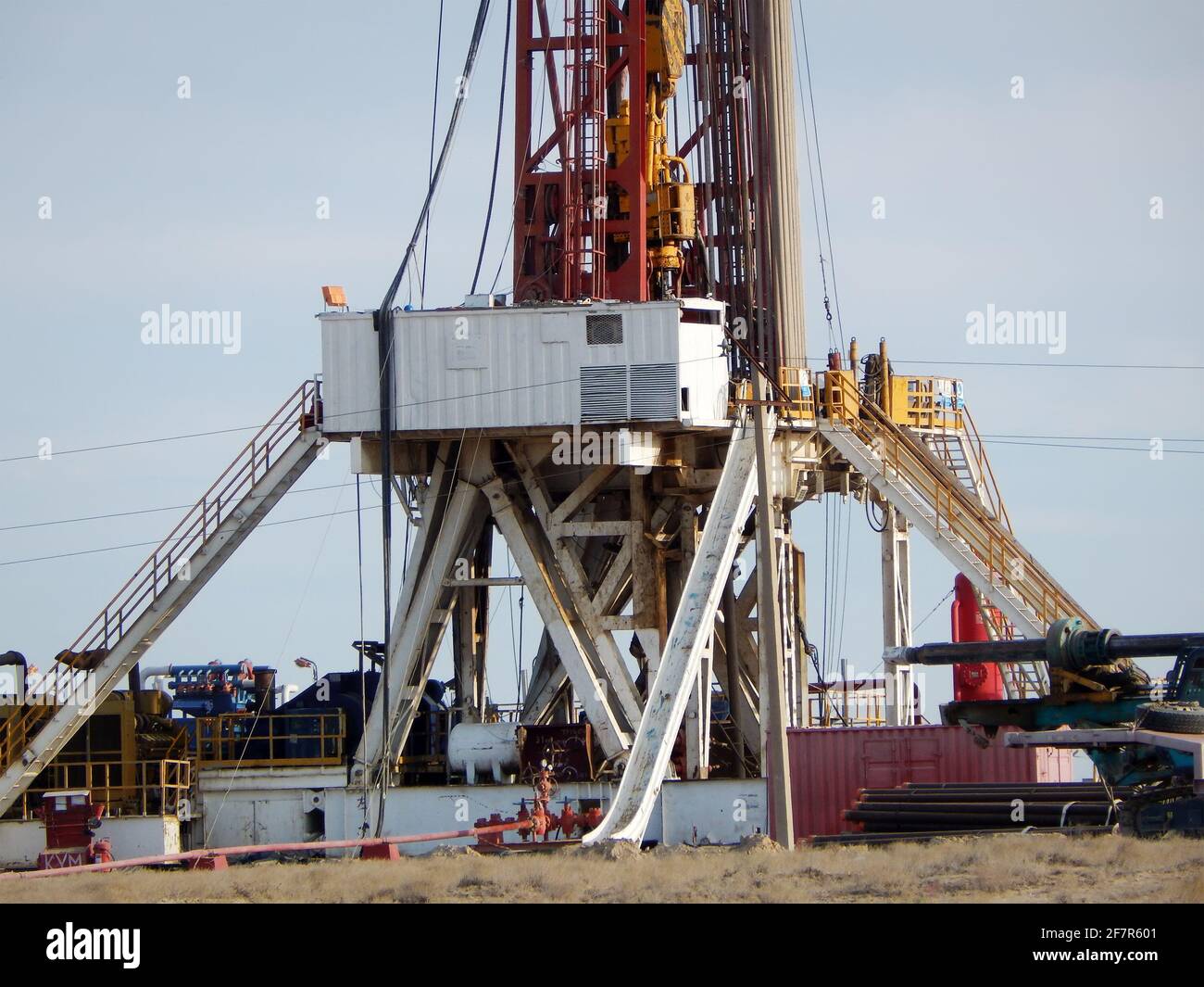 Kazakhstan oil rig hi-res stock photography and images - Alamy