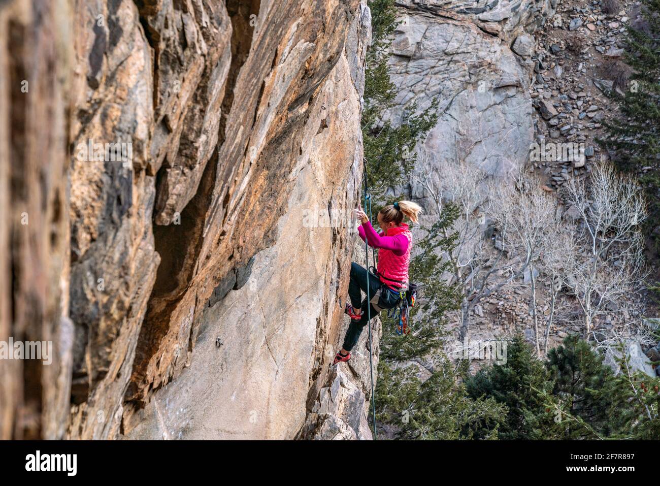 Rock climber overhang woman hi-res stock photography and images - Alamy