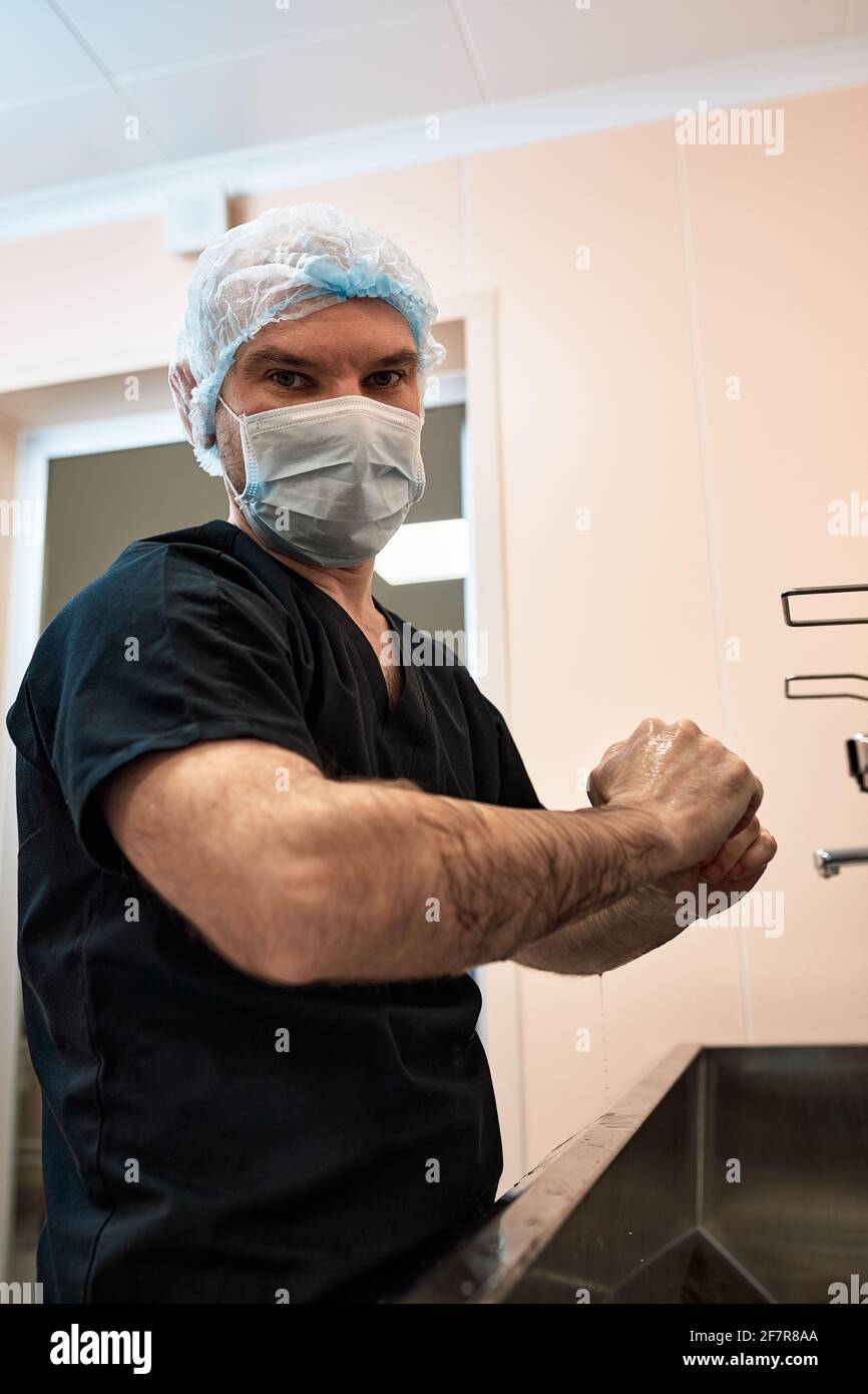 Surgeon preparation sink sink hi-res stock photography and images - Alamy