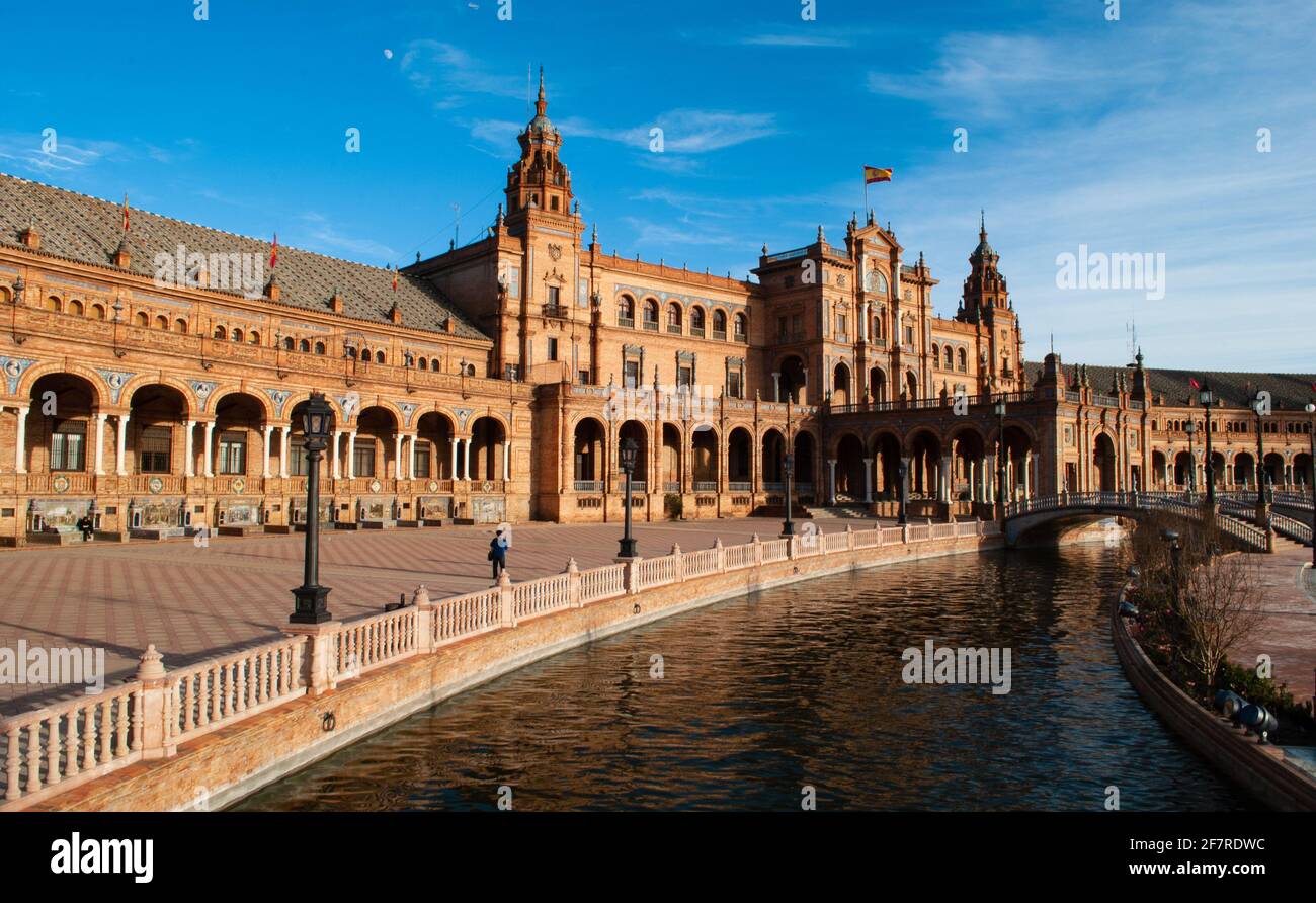 Beautiful spring day in seville hi-res stock photography and images - Alamy