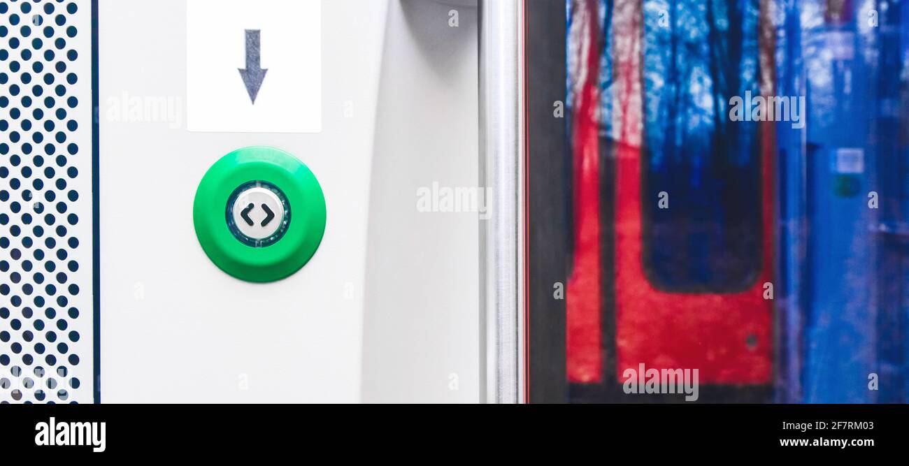 Train door button hi-res stock photography and images - Alamy