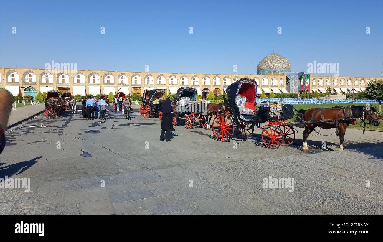 esfahan, iran - september 7, 2015: photo cars in street of esfahan city ...