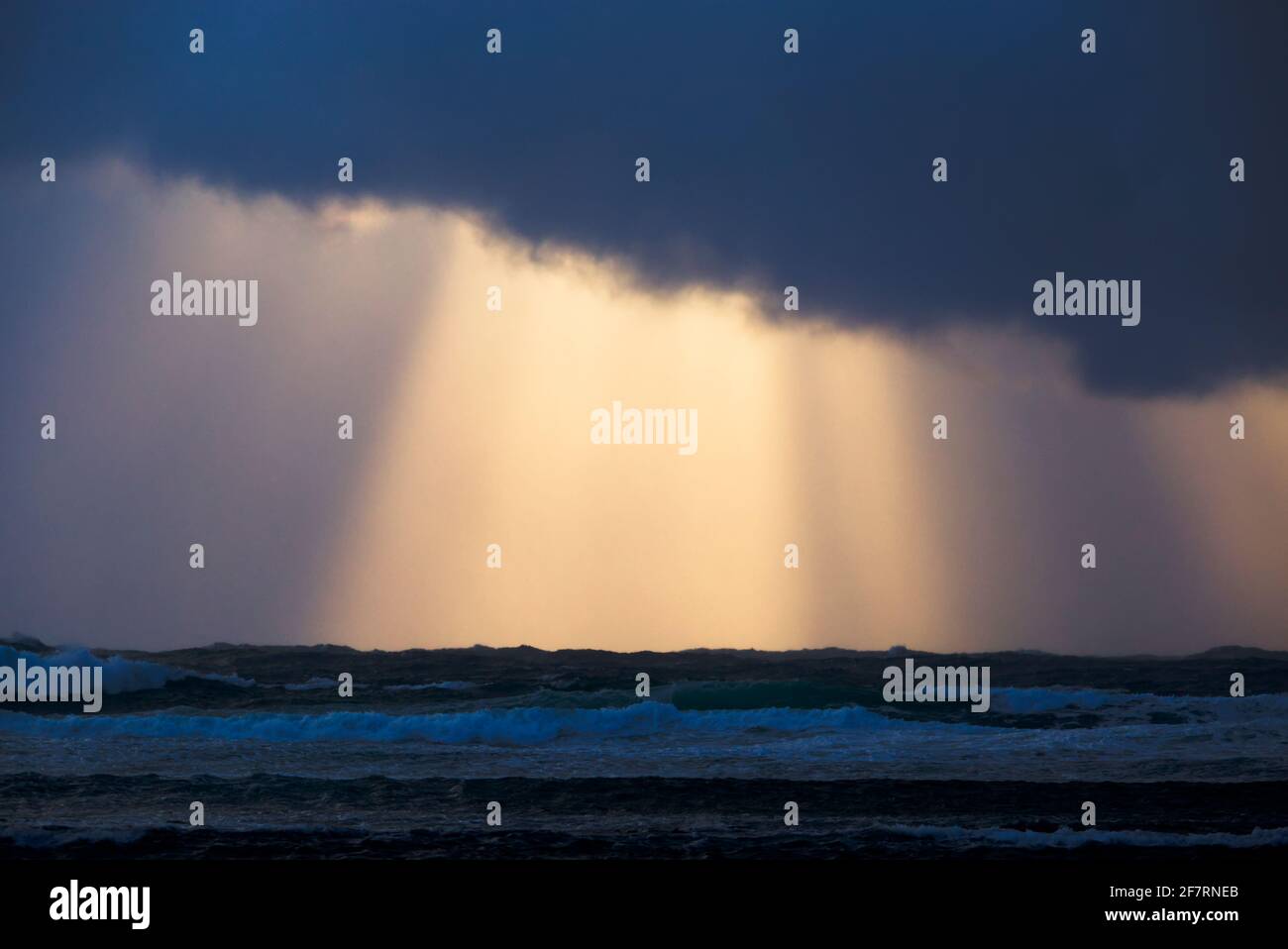 Crepuscular light hi-res stock photography and images - Alamy