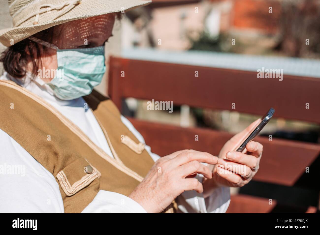 Medical technology elderly hi-res stock photography and images - Alamy